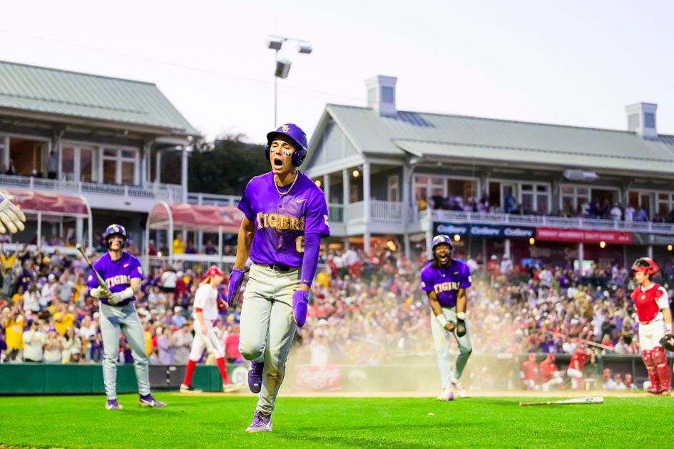 No. 2 LSU plates six in the seventh for comeback win vs. Nebraska ...