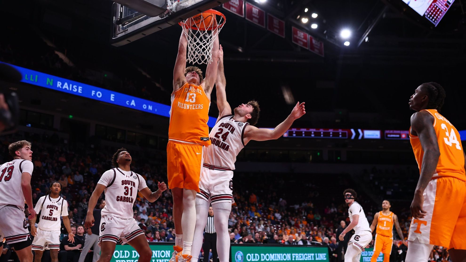 J.P. Estrella powers No. 23 Tennessee to win over South Carolina ...